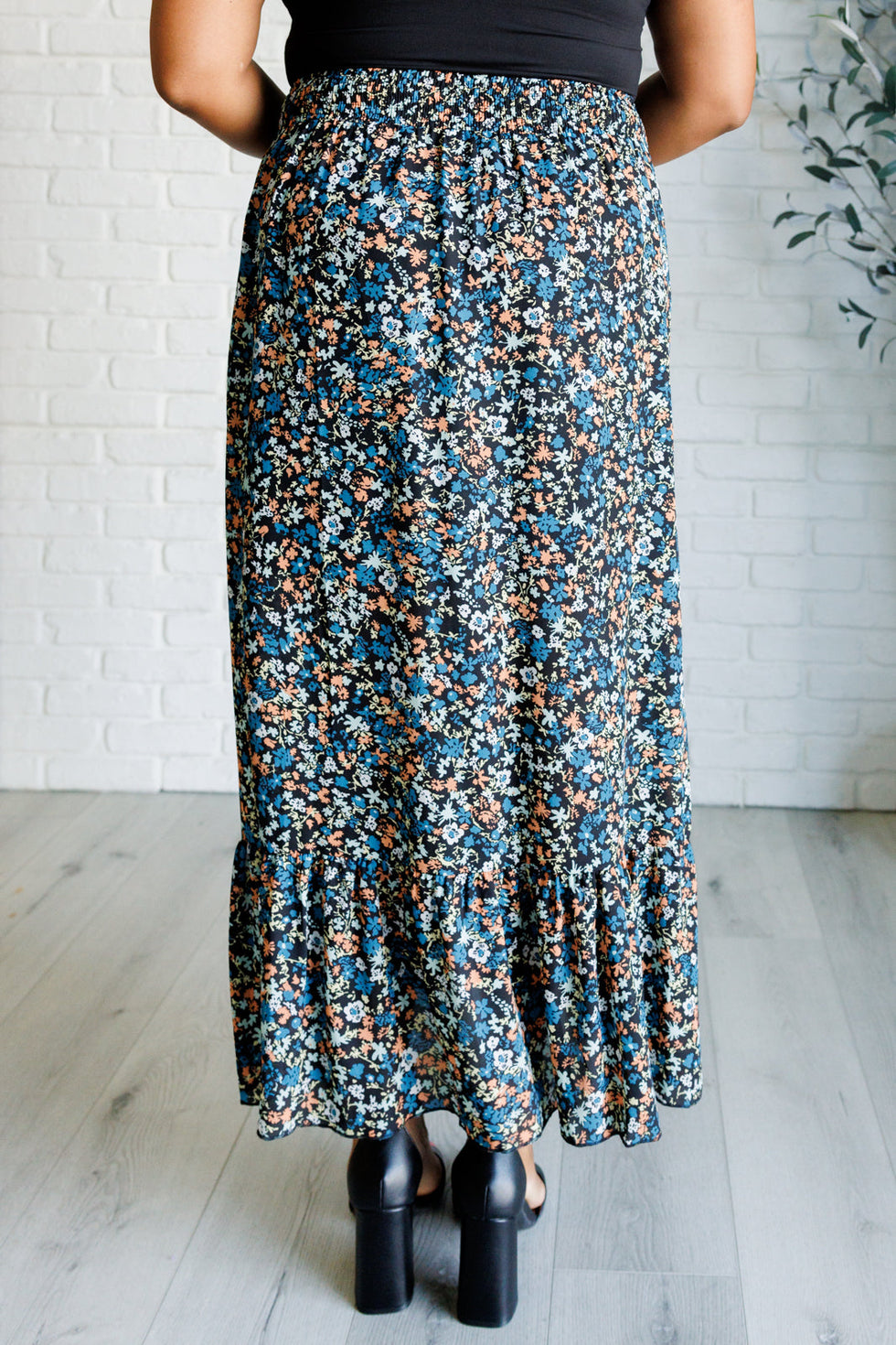 Flutter of Florals V-Neck Crop and Skirt Set – Charming Charlie