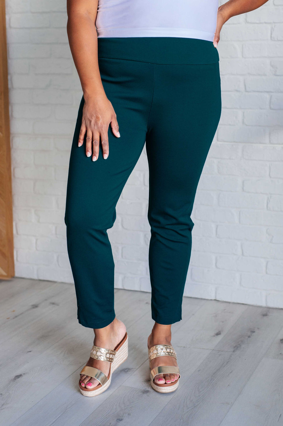 Magic Ankle Crop Skinny Pants in Hunter Green – Charming Charlie