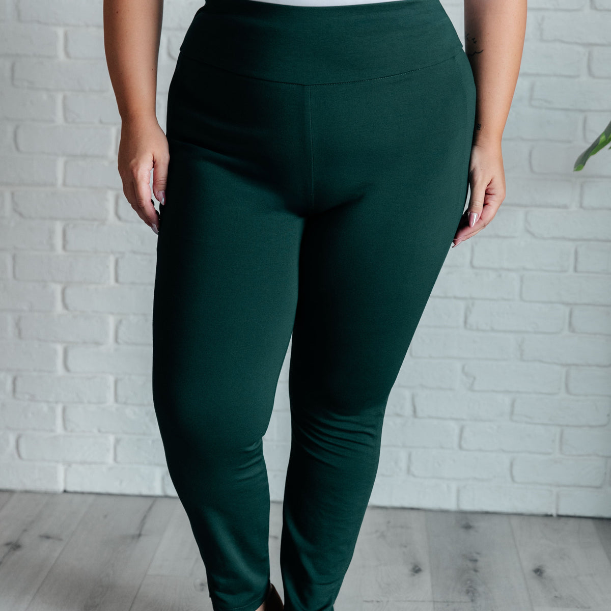Magic Skinny 28" Pants in Hunter Green – Charming Charlie